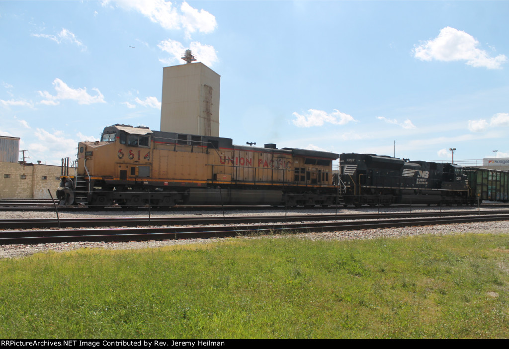 UP 6614 & NS 1057 (1)